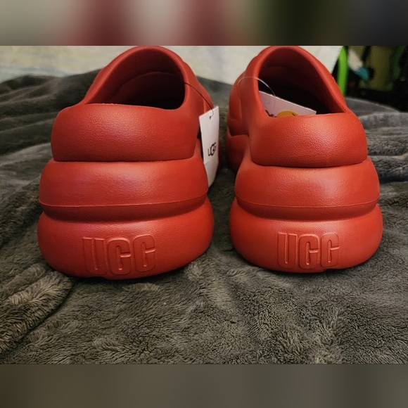 UGG | Shoes | Brand New Ugg Foam Runners Wear All Year Round Never Worn ...